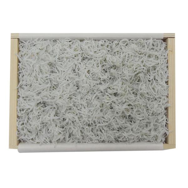 【発売日：2023年04月26日】【商品特徴】和歌山県湯浅近海で水揚げされたしらすの中でも新鮮なしらすを選りすぐり、赤穂の塩で仕上げております。ご飯にもお酒のおともにもぴったり。【商品区分】食品【原材料(アレルギー表記含む)】いわしの稚魚（...