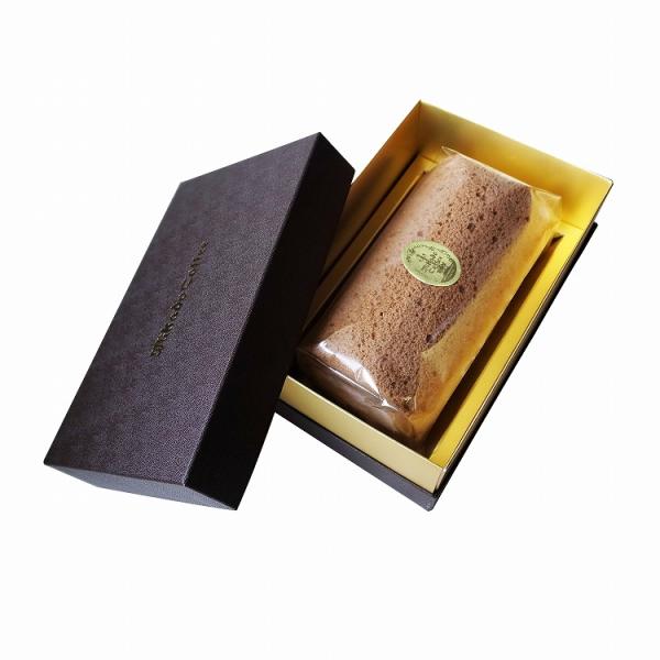 【発売日：2024年09月26日】ミカド珈琲・軽井沢旧道店のハウスブレンドコーヒー「旧軽通り」を生地に使用。「旧軽通り」は香りが引き立つように、モカロールケーキ用の特別な焙煎度合いで丁寧にロースト。コーヒーロースターならではの、こだわりの生...