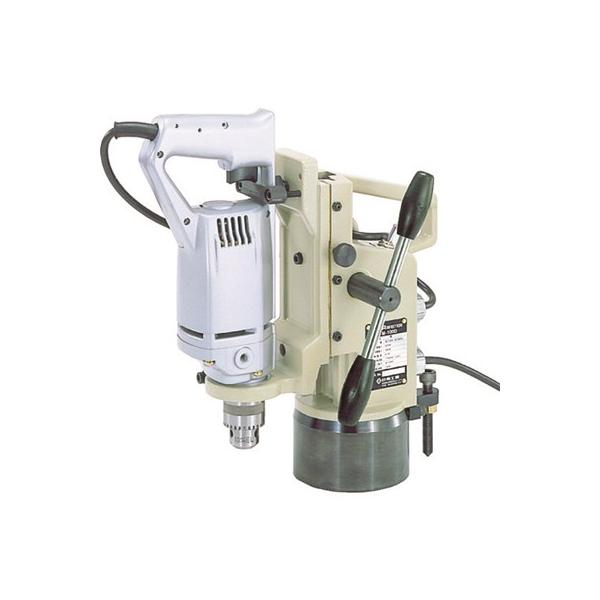 【発売日：2024年04月22日】特長●磁気吸着式の優れた「保持力」と「ドリルポイント設定」が容易なドリルスタンドの電気ドリル付です。●電気ドリルを取り付ける手間が省け、即使用可能です。●穴あけ能力10mm〜25mmまで5機種のシリーズ化で...