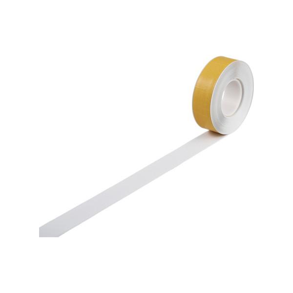 【発売日：2023年12月13日】【商品スペック】特長●厚みのあるPVC基材の両端部にはテーパー構造を採用しており、剥がれにくく、破れにくい、耐久性に優れたフロア用ラインテープです。用途●屋内用。●室内床の区域表示、案内路表示、危険表示等に...
