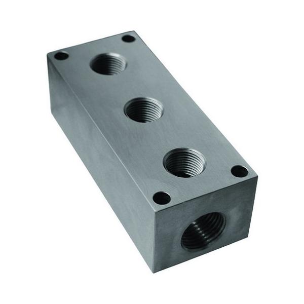 【発売日：2022年06月16日】【商品詳細】●ネジ式の為、樹脂クーラントホースに比べ保持強度が格段に向上しています。●切削、研削加工時の工具先端冷却等に。●幅(mm)：45.0●内径(mm)：1/2●品名：マニホールドブロック　３８ＰＴ●...