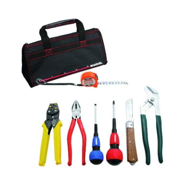 【発売日：2022年06月23日】【商品詳細】●電気工事士技能試験を受験するための基本工具+JIS C-9711適合品の圧着工具（リングスリーブ中小用）のセットです。●マイナスドライバーは先端5.5mm幅でスイッチプレートの取り外しなどの作...