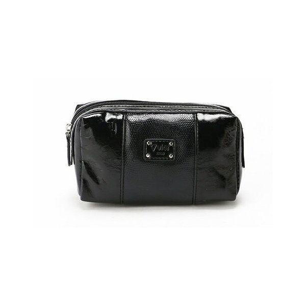 【発売日：2021年03月05日】小さな小物などを持ち歩く時ににも丁度良いサイズのブラックポーチ！全長サイズ：約W18×H9×D7cm重量：約100ｇ開閉：ファスナー式内側＝ファスナー式ポケット×1・オープンポケット×1材質＝表面：合成皮革...