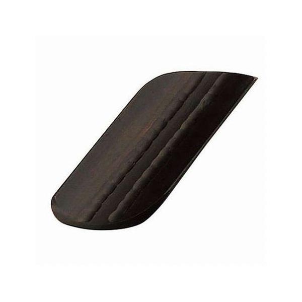 【発売日：2026年02月10日】手彫りおしぼり皿・黒(2〜3人用)手彫りの木製おしぼりトレイです。工芸的な味わいの温かみがあります。色味と大きさでお選びください。サイズ : 約19×7.5×H1.5cm重量 : 55g生産国 : 中国保証...