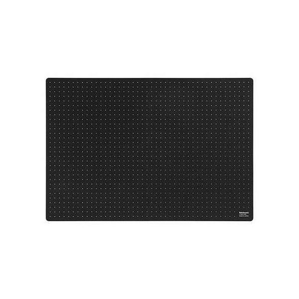 【発売日：2026年02月27日】折りたたみカッティングマットシリーズにインテリアに馴染むミニマルデザインが新登場!盤面に、直角がわかりやすい格子罫線と、邪魔にならないドット罫線をいいとこどりをした「十字罫線」を採用。必要最低限のデザインで...