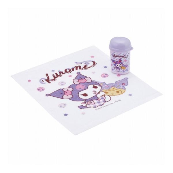 【発売日：2025年10月09日】【商品詳細】行楽や普段使いに便利なおしぼりとケースのセット。濡れたおしぼりを凍らせてお弁当と一緒に持つと保冷剤代わりになっておすすめです!名前シール付き。【商品サイズ(約)】ケース:60×50×108mmお...