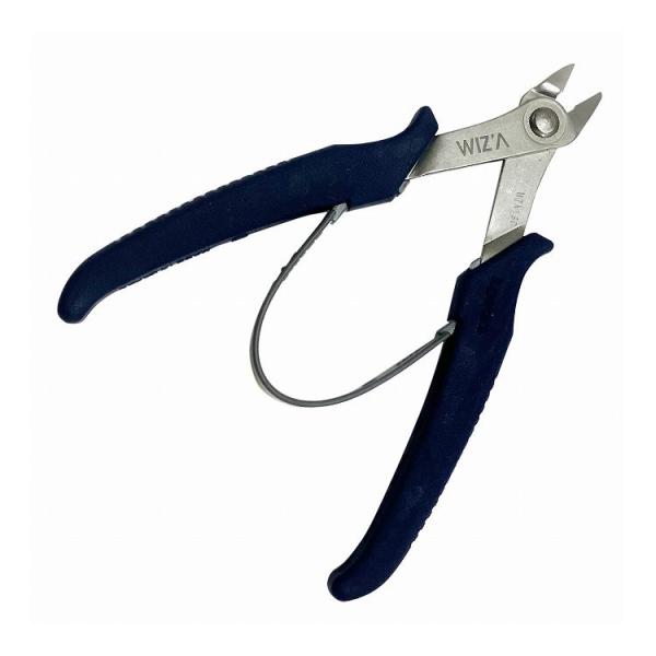 【発売日：2025年06月19日】【商品説明】爪のカットやお手入れの際にご利用いただく爪切りニッパーです。ニッパーは鋼材〜製造〜仕上まで全ての工程は日本で行っており、燕三条の職人が一丁ずつ丁寧に刃付けをしています。わずか45gの超軽量サイズ...