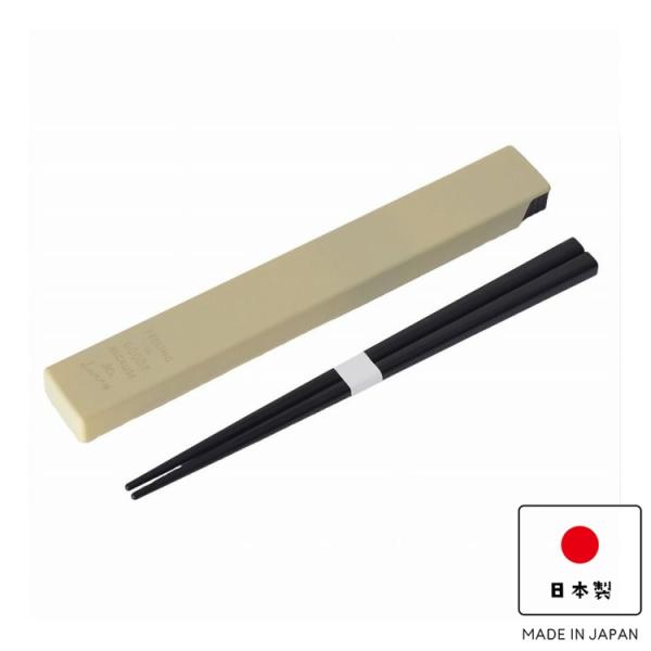 【発売日：2026年03月03日】【商品説明】広大な大地、どこまでも続く空、大自然をイメージしたアースカラーシリーズの箸箱セットです。シックでシンプルなマット調仕上げ。手になじむ質感が落ち着きます。本体の先端が下り曲がる仕様なので、サッとお...