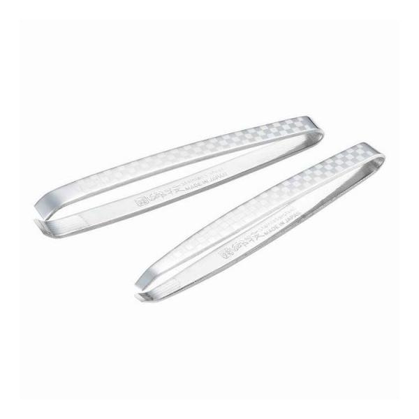 【発売日：2025年12月25日】【商品詳細】新潟県燕三条市の職人作。先端部が「先細」と「幅広」形状の2本ペアセットです。先端がぴったりと合うのでしっかりと毛を掴めます。内容:幅広（全長約75×5.5mm）・先細（全長約75×2.5mm）×...