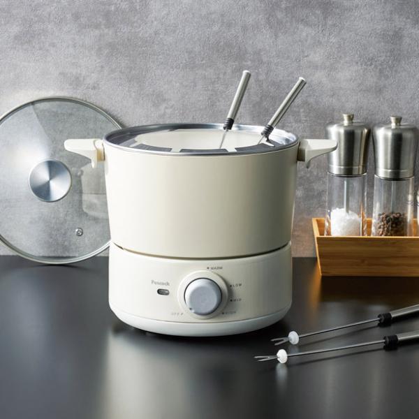 【発売日：2025年10月27日】【商品詳細】食卓で串揚げやフォンデュが楽しめる大容量のフライヤー。深さがあるので油跳ねしにくく、鍋としてもご使用いただけます。コードの長さ約1.8m。消費電力900W。材質:アルミ（セラミックコーティング）...