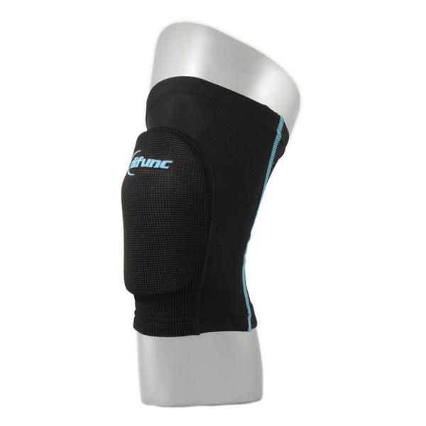 【発売日：2019年08月29日】軽さがフットワークにつながります。高いフィット感、軽量＆ドライ。肌に当たる内側は起毛加工、ひざ裏メッシュ構造で快適。素材:本体/ポリエステル ポリウレタン、パッドカバー/レーヨン ポリエステル ポリウレタン...