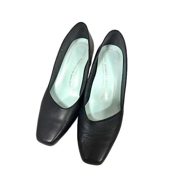 【ブランド/メーカー】AKAKURA アカクラ【カテゴリ】靴【色】ブラック【サイズ】24cm【詳細】　　ヒール高約6cm【状態】USED【コメント】 　　こちらは中古品です。　　定価￥25,300　　インソールの印字が薄くなっています。　　...