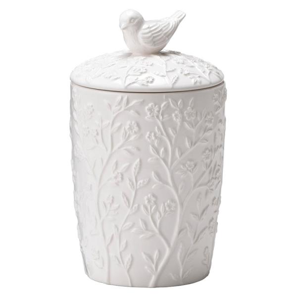 植物のレリーフと小鳥がポイントのトイレタリーシリーズ清潔感のある白磁器に植物と小鳥のレリーフが特徴のトイレポットです。■主材：(本体)陶器(白雲)　■個装：ダンボール+ラベルサイズ：11.5Wx11.5Lx19.5H※北海道・沖縄・一部離島...