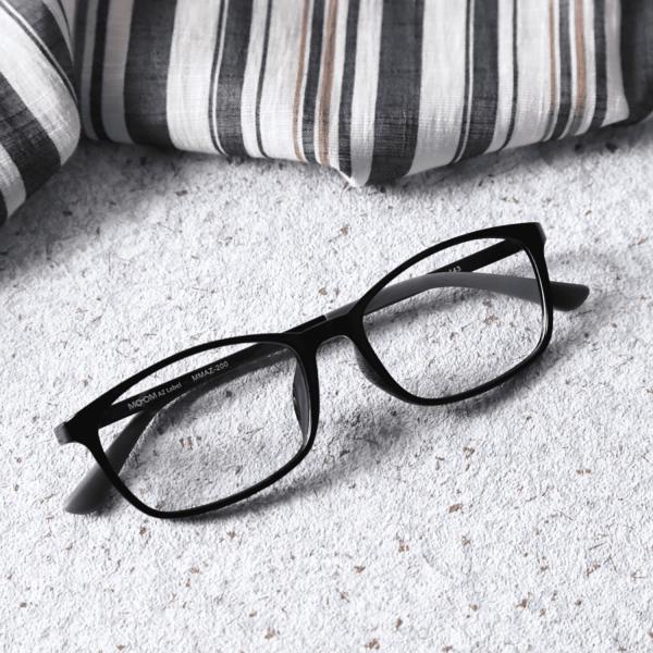 【サイズ】レンズ高さ：40mm フロント幅：137mm ブリッジ幅：17mm レンズ幅：53mm テンプル長さ：143mm【カラー】全3色（C1：ブラック、C2：スモーク、C3：ライム）【材質】 ［フレーム］TR-90 ［レンズ］プラスチック