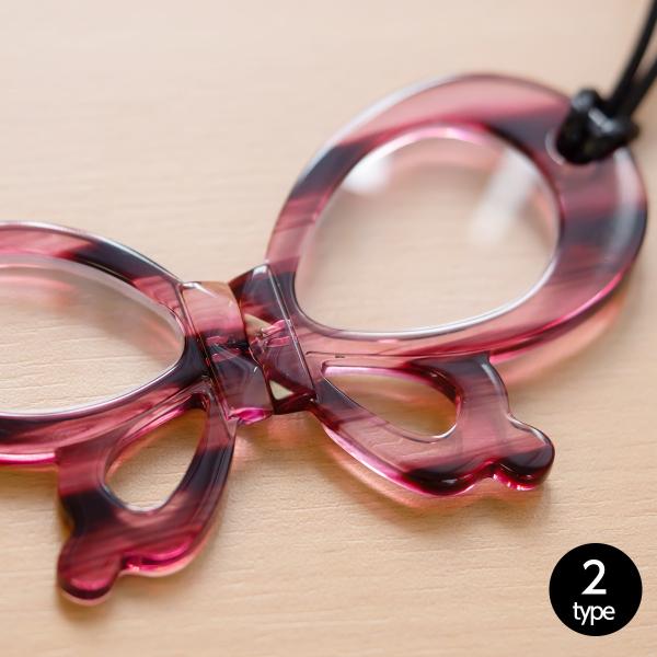 【素材】本体：アセテートレンズ：アクリルひも：合皮倍率：1.75×【カラー】ブルー／ピンク【サイズ】ブルー：レンズ：左右／タテ24.2×ヨコ37.4mm本体：タテ48×ヨコ103mmひも長さ：約95cmピンク：レンズ：左右／タテ38.3×ヨ...