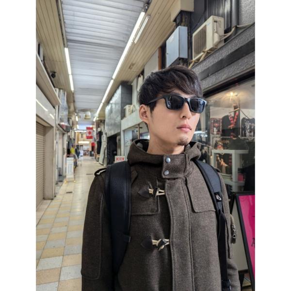 【商品内容】度付きメガネ本体1本、アタッチメントサングラス(偏光スモークレンズ)1つ、メガネ拭き1枚、ソフトケース1つ ※ご選択いただくレンズ情報は「度付きメガネ本体」のものとなります。アタッチメントサングラスは度なしです。メガネ本体にとり...