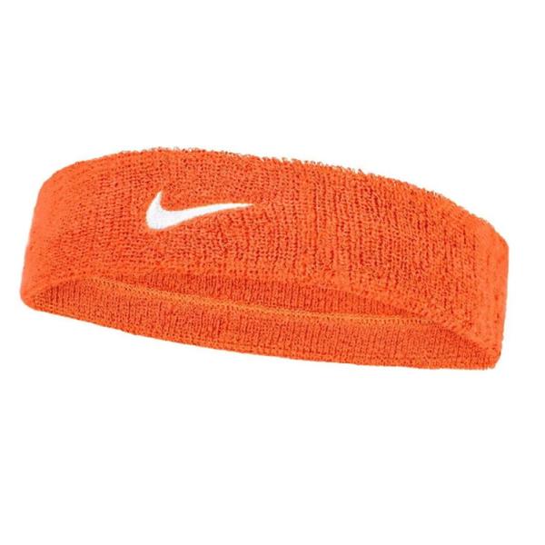 吸水性のあるテリー素材がさらりと快適な状態を保つ。スウッシュロゴの刺繍入り。素材：71% コットン, 19% ナイロン, 6% ゴム, 4% ポリエステル生産国：タイサイズ：高さ5cm　幅17cmカラー：802　チームオレンジ/ホワイト●追...