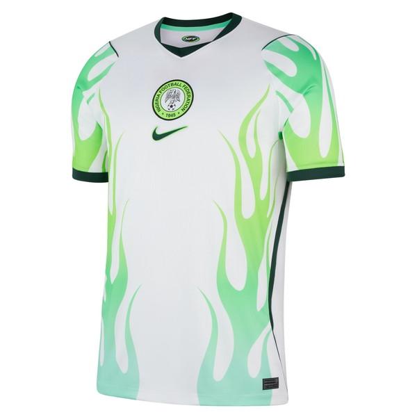 2026　FIFA ワールドカップサッカー　ナイジェリア代表　AWAY レプリカ シャツNikeが贈るナイジェリア2026アウェイユニフォームトップス。このユニフォームは、フィールドをはるかに超えて存在感を放つ、ストリートスタイルにもマッチ...