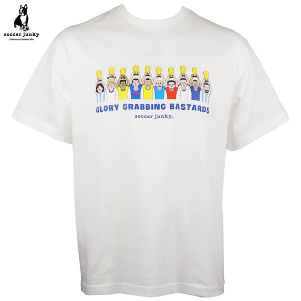 イラストレーターJERRY(ジェリー）氏とのコラボアイテム。上質で滑らかなコンパクトコーマ糸を採用し、6.5オンスで適度な厚みの生地にこだわった1枚。ワールドカップ トロフィー「栄光を掴んだ野郎ども」素材　コットン100％