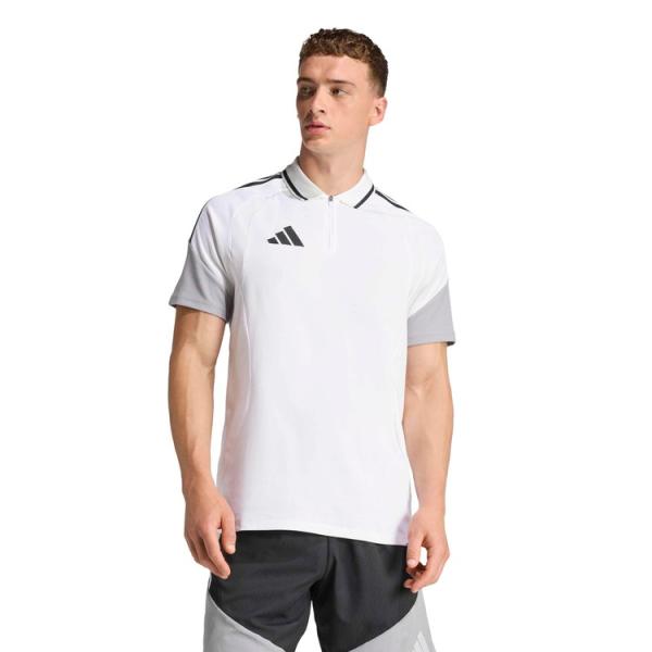 ティロ 26 コンペティション ポロシャツ伝統とモダンなデザインを融合させたティロ 26 コンペティション ポロシャツを着て、ピッチや街に出よう。サッカーを愛する人のために作られたこのモデルは、高性能、高機能を特徴とするティロ 26 シリー...