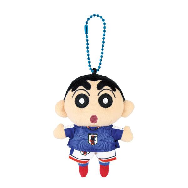 JFA公式ライセンス商品/ファングッズ大人気クレヨンしんちゃんコラボサッカー日本代表ユニフォームデザインを着たクレヨンしんちゃんのボールチェーン付きマスコットです。素材：ポリエステルサイズ：約H125xW90xD50mm製造国：中国