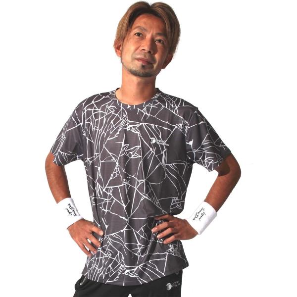 バリエーションコード : 2B21H38C3X機能性抜群のスポーツ用半袖Tシャツ。吸汗性・速乾性・通気性などの機能性に優れた素材を使用して、汗や水分を素早く吸収し、生地の表面から拡散し、肌をドライに保ちます。伸縮性の素材にて動きを妨げずに、...