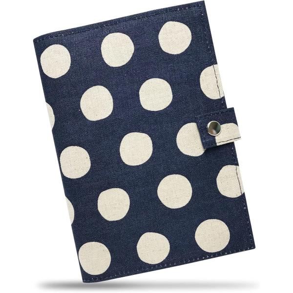 バリエーションコード : 2B2H50IOWJ・素材構成: 100% 綿・「通院時の必需品」病院に行く際、「あとは財布だけあれば大丈夫。」というくらいまとめて管理ができるお薬手帳入れです。お薬手帳はもちろん、診察券など様々なカード類が入るよ...