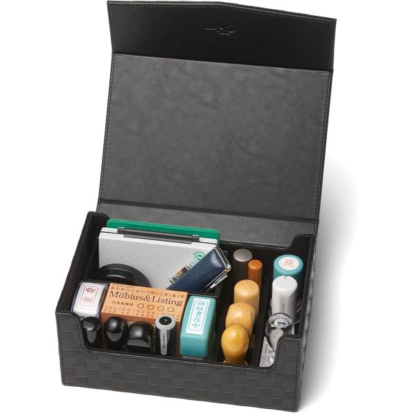 ・v「ご注意」当商品は印鑑ケースのみの販売です。朱肉・スタンプ台・印鑑・ゴム印などは付属しておりません。・vサイズ［20cmx14.2cmx9cm］ ・素材［PUレザー］ ・模様［市松模様］・v市松模様は「無限・繁栄・事業拡大・子孫繁栄」な...