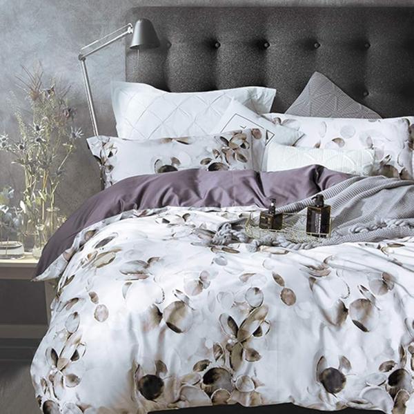 バリエーションコード : 2BJ2Q3C1D5・＊エジプト超長綿100%--最高級綿の一種として有名　＊肌ざわりが良い　＊通気性にとんだ　＊静電気が溜まりにくい　＊洗濯機で丸洗いＯＫ　＊300TCサテン調エンボス加工　＊布団ズレ防止ヒモ4カ...