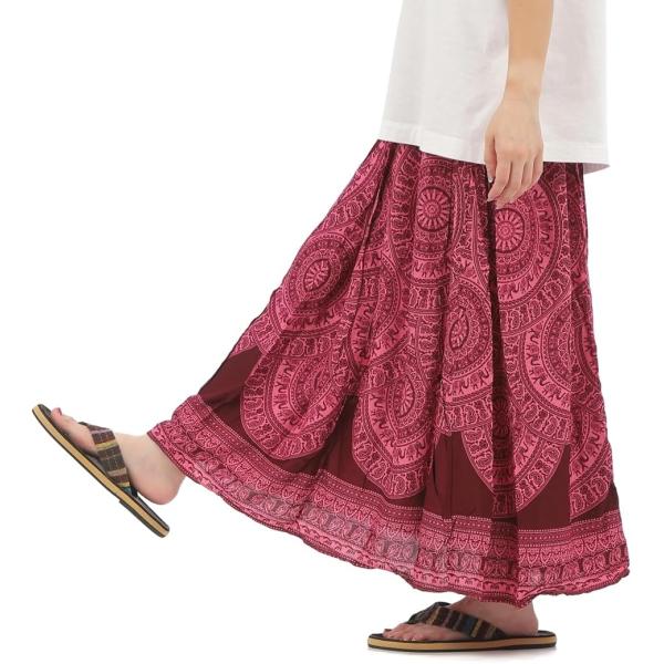 バリエーションコード : 2BUKKY69KD素材構成: 100% レーヨン民族柄のスカートです。ワンピース風にもなる２way仕様。幅広シャーリングゴムなので締め付け感がなく楽々着られます。着る位置によってスカートの丈も自由自在に変えられま...