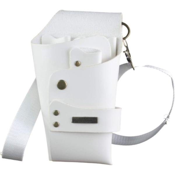 バリエーションコード : 2B6XWSGYC1・＊合成皮革で作られた高級感あふれるシザーケースです。・＊サイズ：20cm x 11cm 、ハサミ５丁入れ・＊高級感たっぷりでおしゃれです。スペアとしても活躍できます。・＊全ての美容師・トリマー...