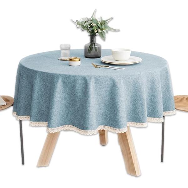 バリエーションコード : 2B91DPTK45「北欧風テーブルクロス」お洒落で可愛い北欧デザインのフリンジ付き円形テーブルクロスです。日常の食卓を華やかに彩ります。このテーブルクロスは、撥水・防水機能を備えたポリエステル素材で、食事中の汚れ...