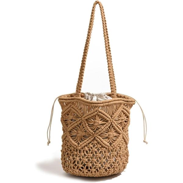 バリエーションコード : 2B94OYX1Y8太紐でざっくり編みこんだマクラメ編みがおしゃれなショルダーバッグです。編み目の透け感が涼しげでさわやかなバスケット風トート。透け感が涼やかでお洒落な夏コーデに大活躍。爽やかなトレンド感をプラス。...
