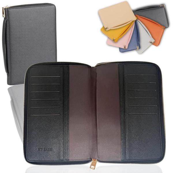 バリエーションコード : 2B988UHJTL「スタイリッシュ大容量」スリムながらも大容量の母子手帳ケースです。Mサイズまでの母子手帳やおくり手帳を収納できるポケットに加えて、フリーポケットが4つと外側に1つ付いています。ハンドルもついてお...