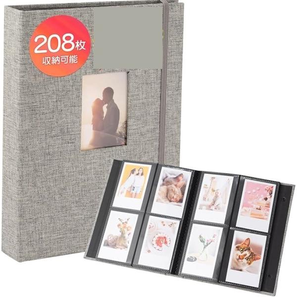 バリエーションコード : 2B9FGWXUNH「 チェキアルバム 」 瞬間の思い出を色褪せずに保管できるチェキアルバムです。大容量でたくさんの思い出を収納できます。「 大容量 」 ついつい撮りすぎても安心の２０８枚も収納できる大容量アルバム...