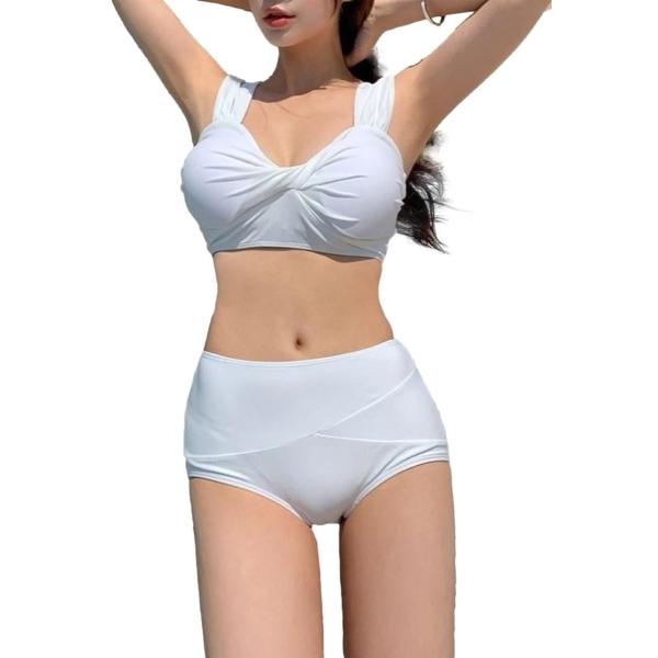 バリエーションコード : 2B9IU0YS0R胸元のクロスデザインが目を惹くこと間違いなし。華やかさとフェミニンさを合わせ持ったビキニタイプの水着です。ギャザーの入った太めのストラップがかわいい。クシュっとした胸元のデザインは魅力的な立体感...