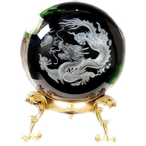 バリエーションコード : 2B9OG63OWK「運気を高める風水アイテム」開運と金運を象徴する龍の玉の水晶です。風水や縁起物として注目されるパワフルなインテリアアイテム。台座がセットになっており安定感抜群。「風水の象徴「龍」と玉の融合」龍は...