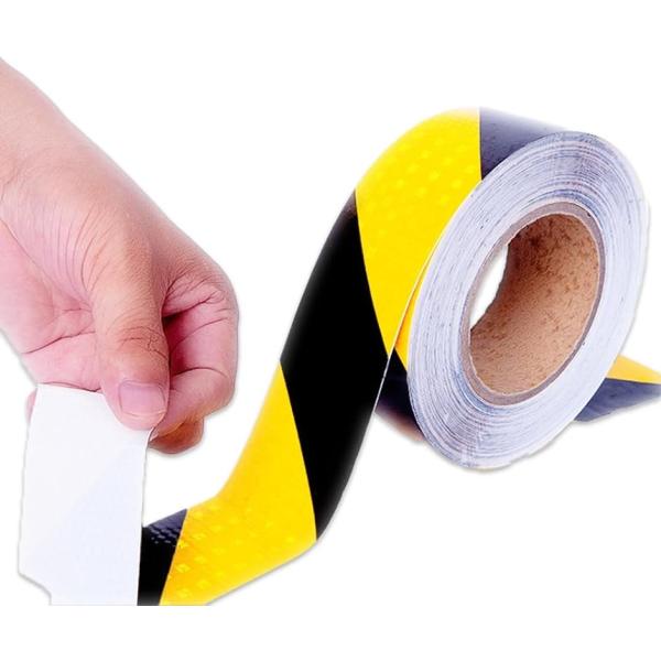 バリエーションコード : 2B9UDUU8G0「安全確保の必須アイテム」暗闇や夜間でも鮮やかに輝く強粘着の蛍光反射テープです。蛍光色と高輝度反射素材が組み合わさり、どの角度からでも光を強力に反射します。車のライトや街灯の微弱な光にも敏感に反...