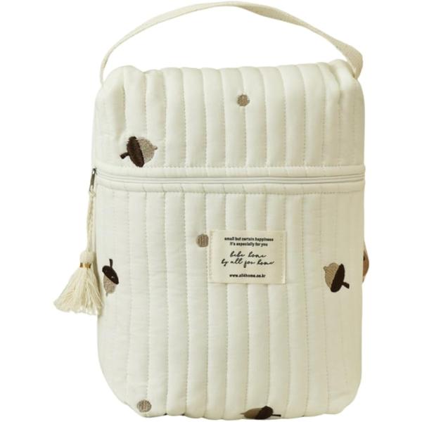 バリエーションコード : 2B9WJ9FPRF「大容量でコンパクト」お出かけや保育園で大活躍。哺乳瓶や水筒をたっぷり収納可能。整理整頓もラクラクで使いやすい縦型デザイン。「持ち運びラクラク」軽量で縦型設計のため持ち運びやすく、持ち手付きで外...