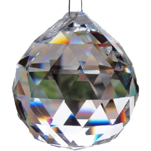 バリエーションコード : 2BF3HILIYI・サンキャッチャークリスタルボール３0ｍｍのセットです。・穴が開いていますのでワイヤーやリング等で吊るす事ができます。・室内外問わず、光を受けるとキラキラと輝いてとても綺麗です。・窓辺に吊るすと...