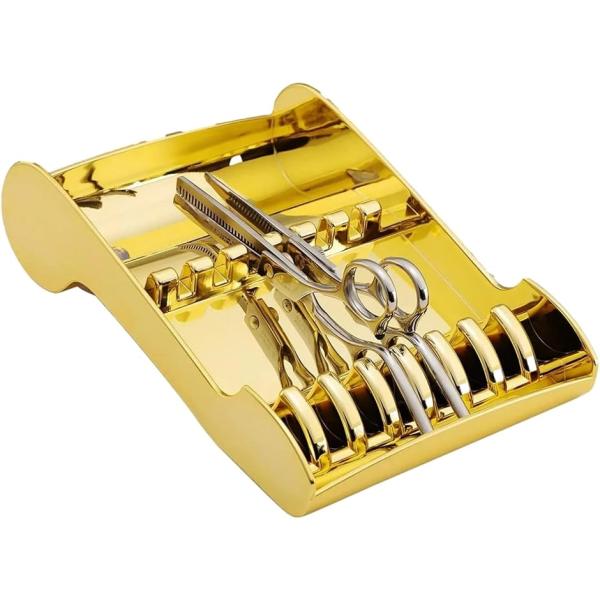 バリエーションコード : 2BJJQ5NFS9美容、理容サロンでご愛用いただいているシザートレーです。ゴールド、シルバー、ブラックの3色をご用意致しました。Ergonomicsデザインでプロの作業性、実用性を追求したシザーケースです。標準的...