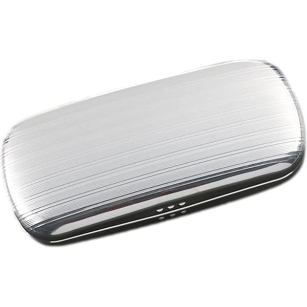 バリエーションコード : 2BJSUDDQPRシンプルで使いやすい眼鏡ケース４タイプです。どれもシルバー色でかっこいいです。タイプ　１：アタッシュケースのように横にビードが入ったデザイン。タイプ　２：スチール・クロムメッキ、プッシュボタンで...