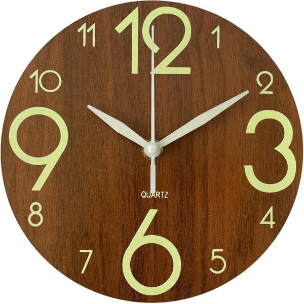 バリエーションコード : 2BJV6J8OTW真夜中、時計を見るためだけに照明をつけていませんか。蓄光文字盤が暗闇でやさしく光るため、目を大きく開けなくても時刻を確認できます。夜中の授乳やトイレ、高齢のご家族の部屋にも活躍する掛け時計です。...