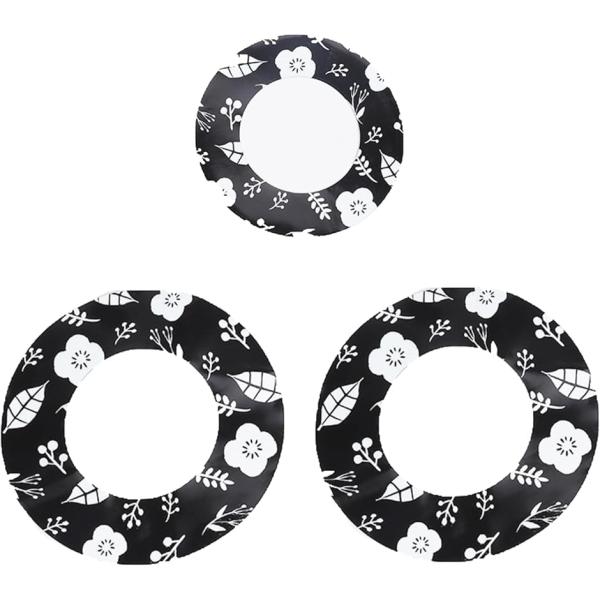 「シンプルでお洒落なキッチンを演出」「ガスコンロ カバー」は、モダンな黒白のフローラルデザインで、キッチンに洗練された雰囲気をもたらします。機能的にも優れており、3口ガスコンロにジャストフィット。耐久性のある素材で長く愛用いただけるので、日...