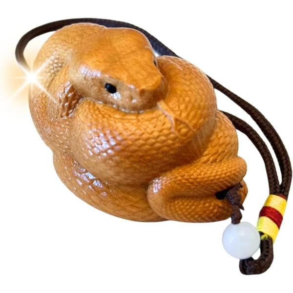 バリエーションコード : 2BRKF1U5LJ「古来より再生・成長の象徴として親しまれてきた蛇モチーフ」 脱皮を繰り返す姿から「再生・復活・成長」を連想させる存在として語り継がれてきた蛇。暮らしのそばに置かれる縁起モチーフとしても親しまれて...