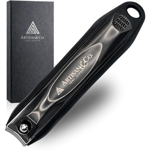 関市の刃物職人と2年もの歳月をかけついに「理想の切れ味」「理想のデザイン」を実現。使っていただいたお客様には「サクッと切れる」「スパッと切れる」「チカラがいらない」など今までの爪切りとの違いを実感していただいております。爪切りを上質な時間に...