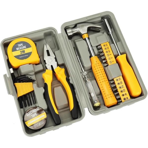 自宅での家具の組み立て＆機械修理などに欠かせない家庭用工具セットです。初心者の方でも使いやすい、ペンチ・六角レンチ・ドライバー・メジャーなどのベーシックな工具を豊富に取り揃えました。プラスとマイナスのドライバービットはあらゆるシーンに対応で...