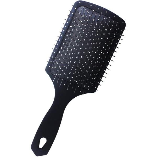 「頭皮に心地よく密着する設計」 柔軟性のある先端丸型ピンが地肌にやさしくフィットし、髪を引っ張ることなくスムーズにとかせます。心地よい刺激で頭皮をマッサージしながら、毛穴の汚れも自然に浮かせてすっきり洗浄。「髪と頭皮を同時にケア」 毎日のブ...