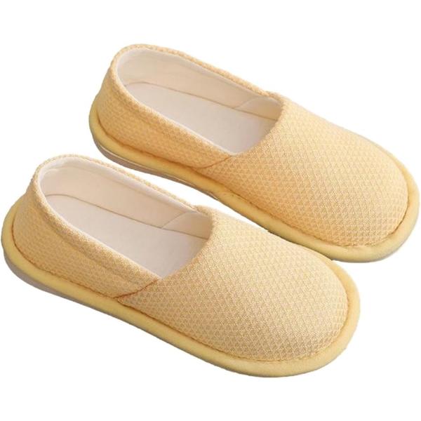 バリエーションコード : 2BUICI1YOFアッパー素材にはやわらかい素材を採用しているので、外反母趾の方でも楽に履けます。歩行時にフィットした状態で足に負担がかからず、快適に歩行ができます。「デザイン」かかとあり・つま先ありの室内用スリ...