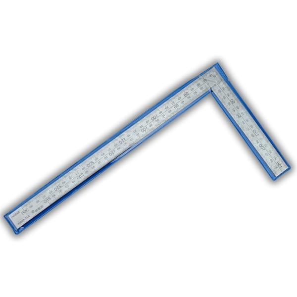 バリエーションコード : 2BUD6CIXF6長辺30cm／短辺15cmのL型差金両面＋内側にも目盛付きで、どこでも測れるくぼみ設計で罫書きの起点も合わせやすい曲面・凹凸・大型鋼材・細材などにしっかりフィットプロ現場からDIYまで、正確さを...